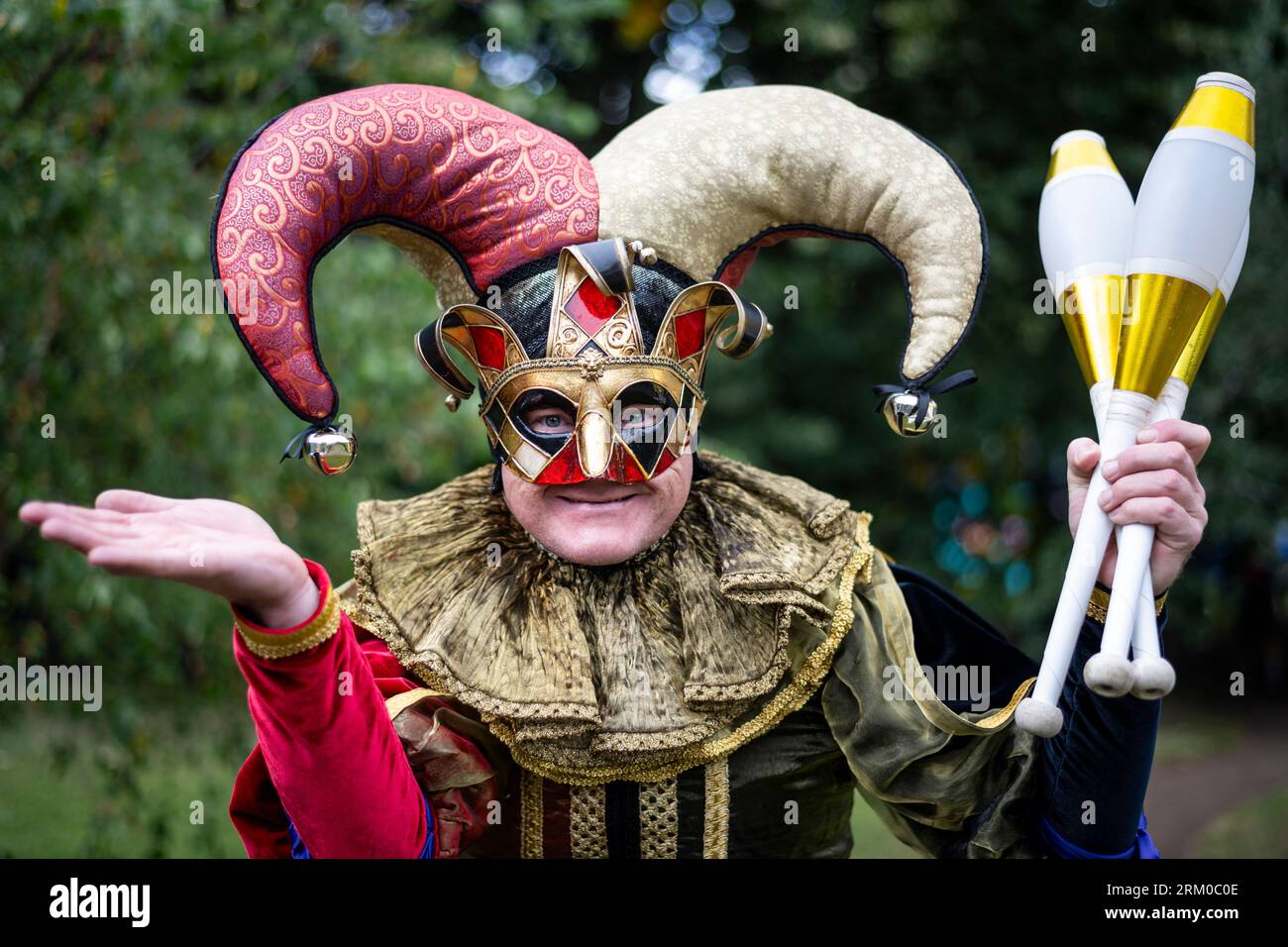 London, UK. 26 August 2023. A Juggling Jester at Victorian Vauxhall, a ...