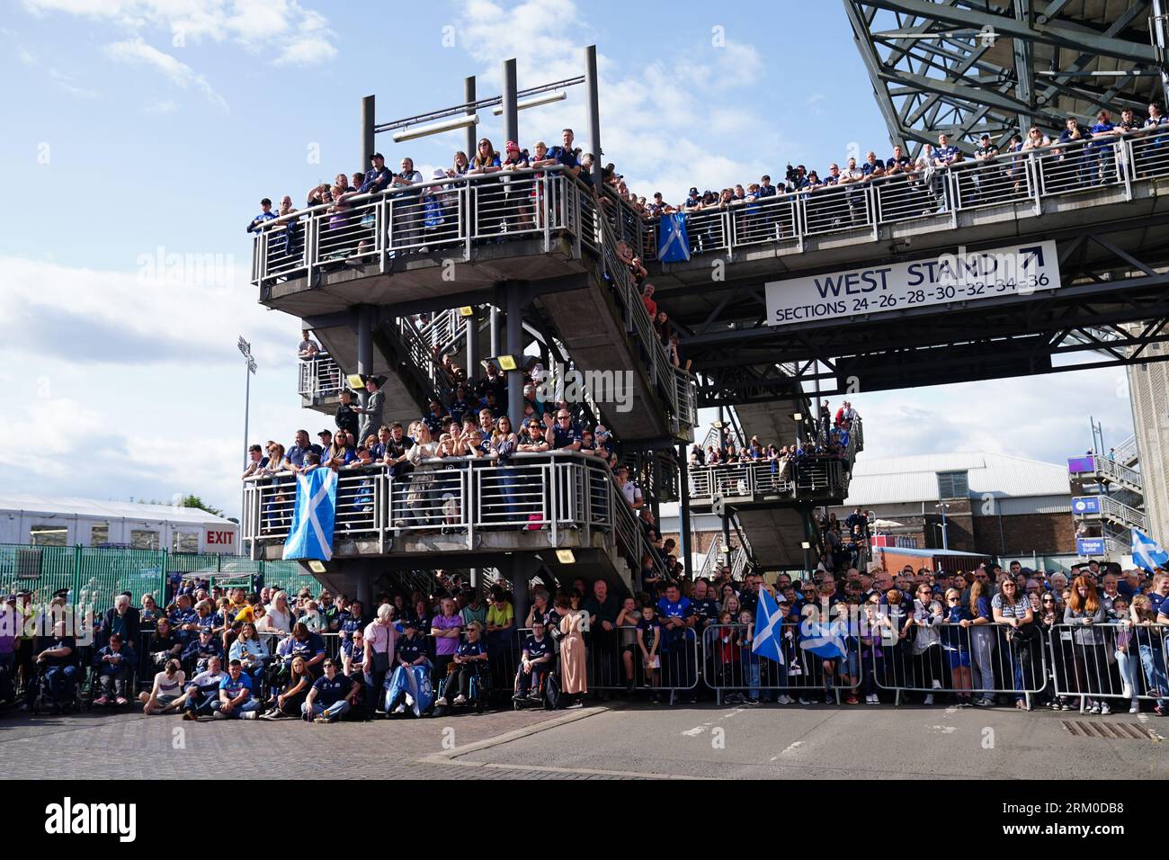 Rugby scotland bus hi-res stock photography and images - Alamy