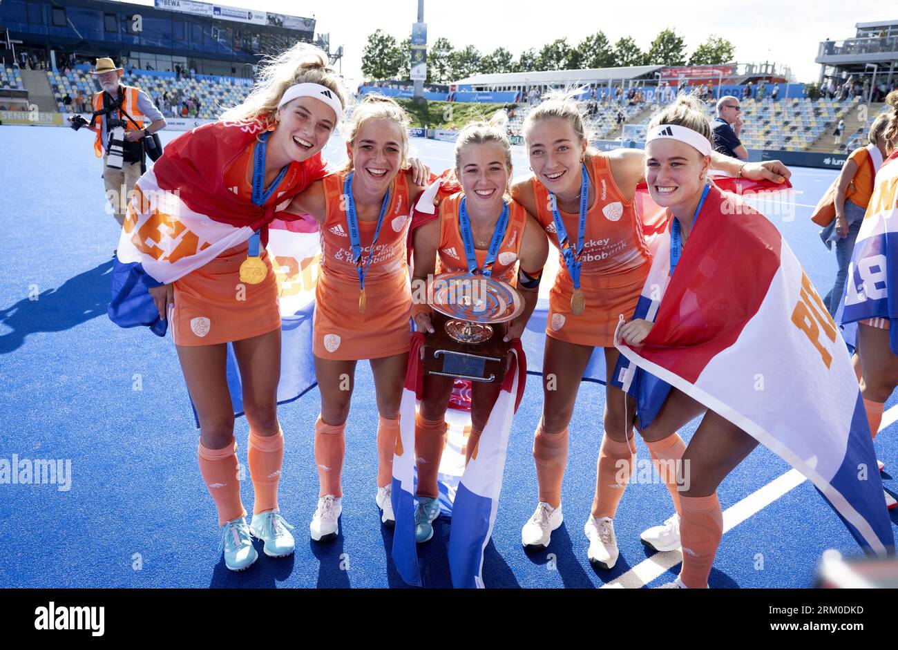 MONCHENGLADBACH - Yibbi Jansen, lisa Post, Xan de Waard, Renee van ...