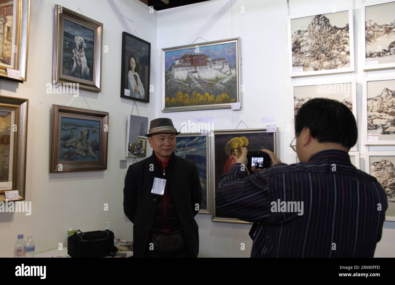 Wang yue art hi-res stock photography and images - Alamy