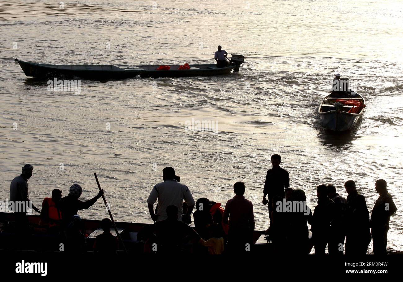 Iran oil production hi-res stock photography and images - Alamy