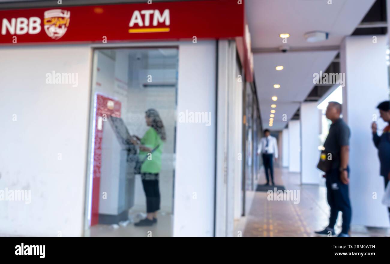 Woman useing atm hi-res stock photography and images - Alamy