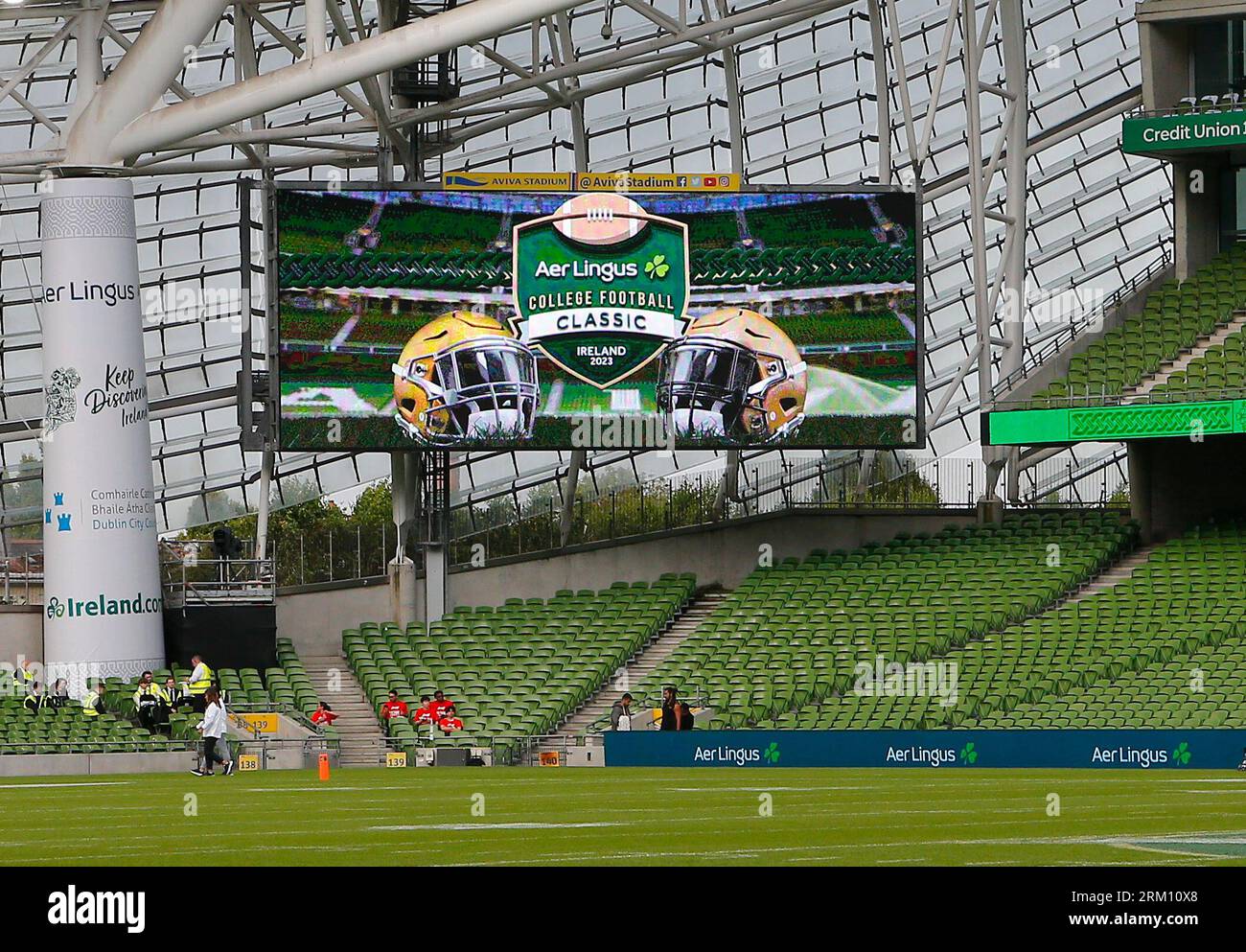 Notre dame stadium scoreboard hi-res stock photography and images - Alamy