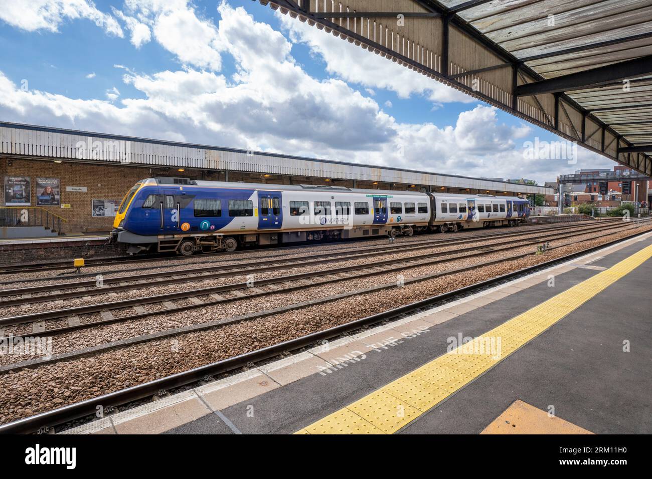 Station platform edge hi-res stock photography and images - Alamy