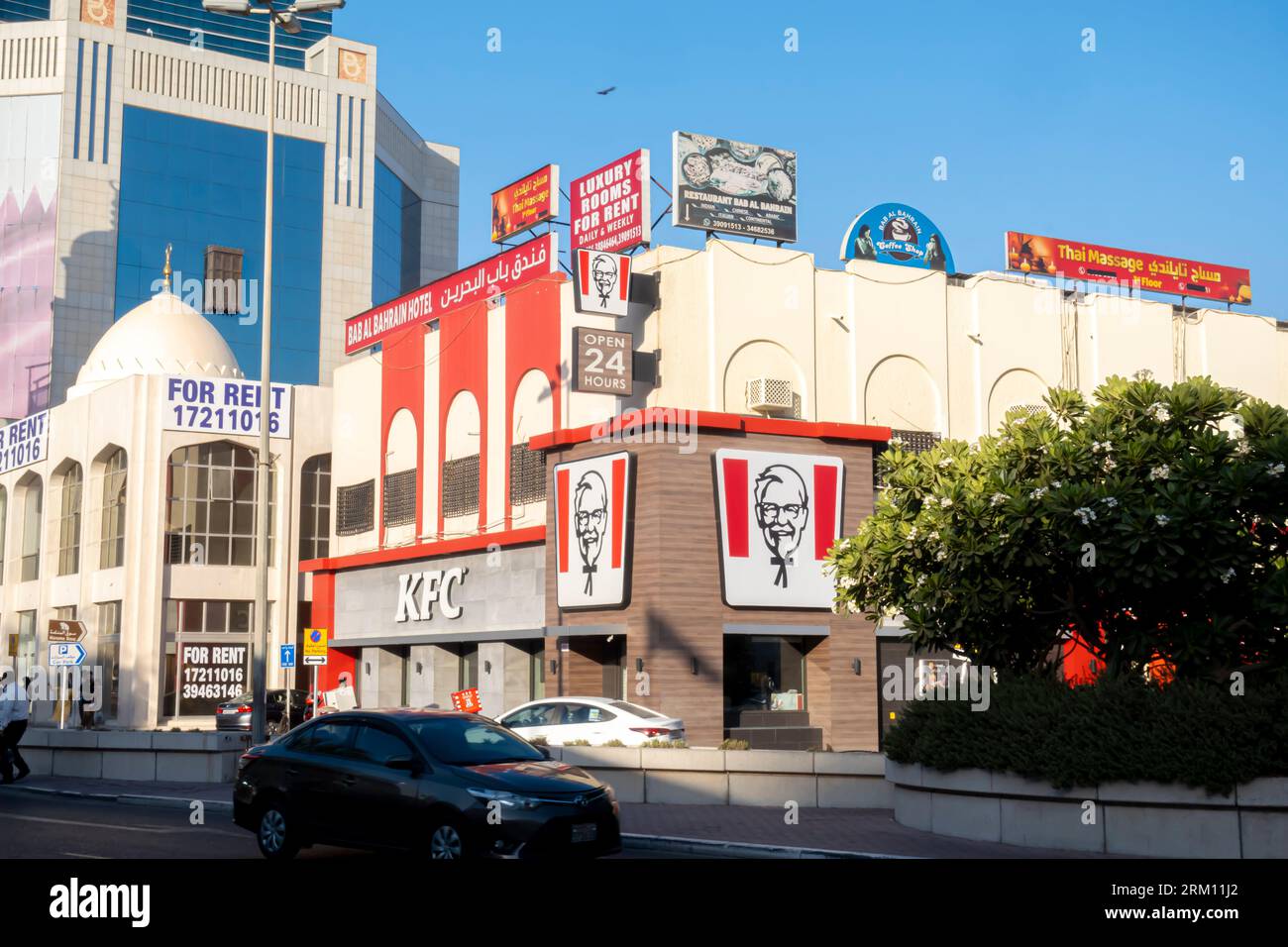 Fast food restaurants exteriors hi-res stock photography and images - Alamy