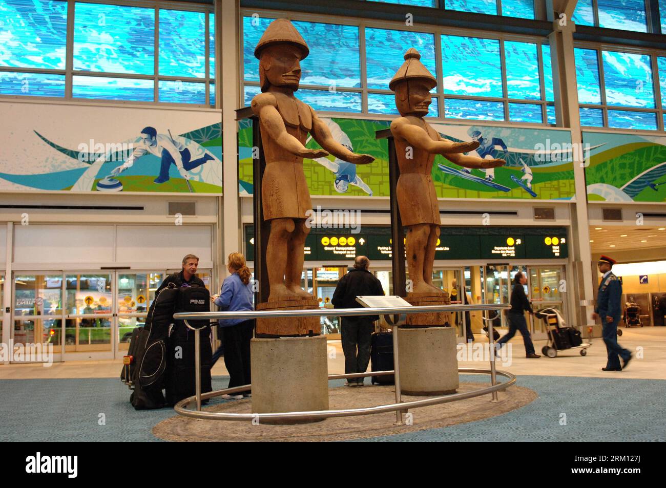 Welcome figures hi-res stock photography and images - Alamy