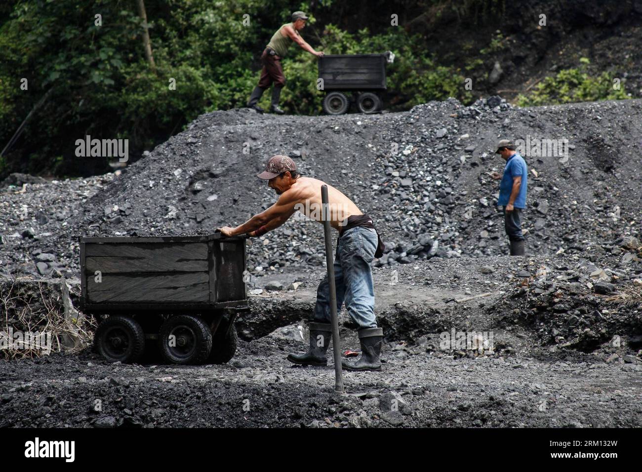 Muzo mining hi-res stock photography and images - Alamy