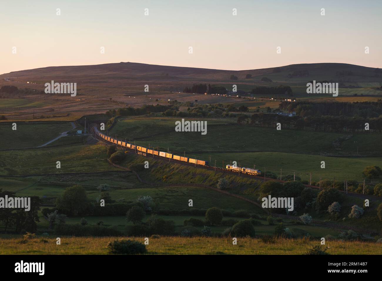 2 Direct Rail Services class 66 locomotives haul the Daventry - Mossend ...
