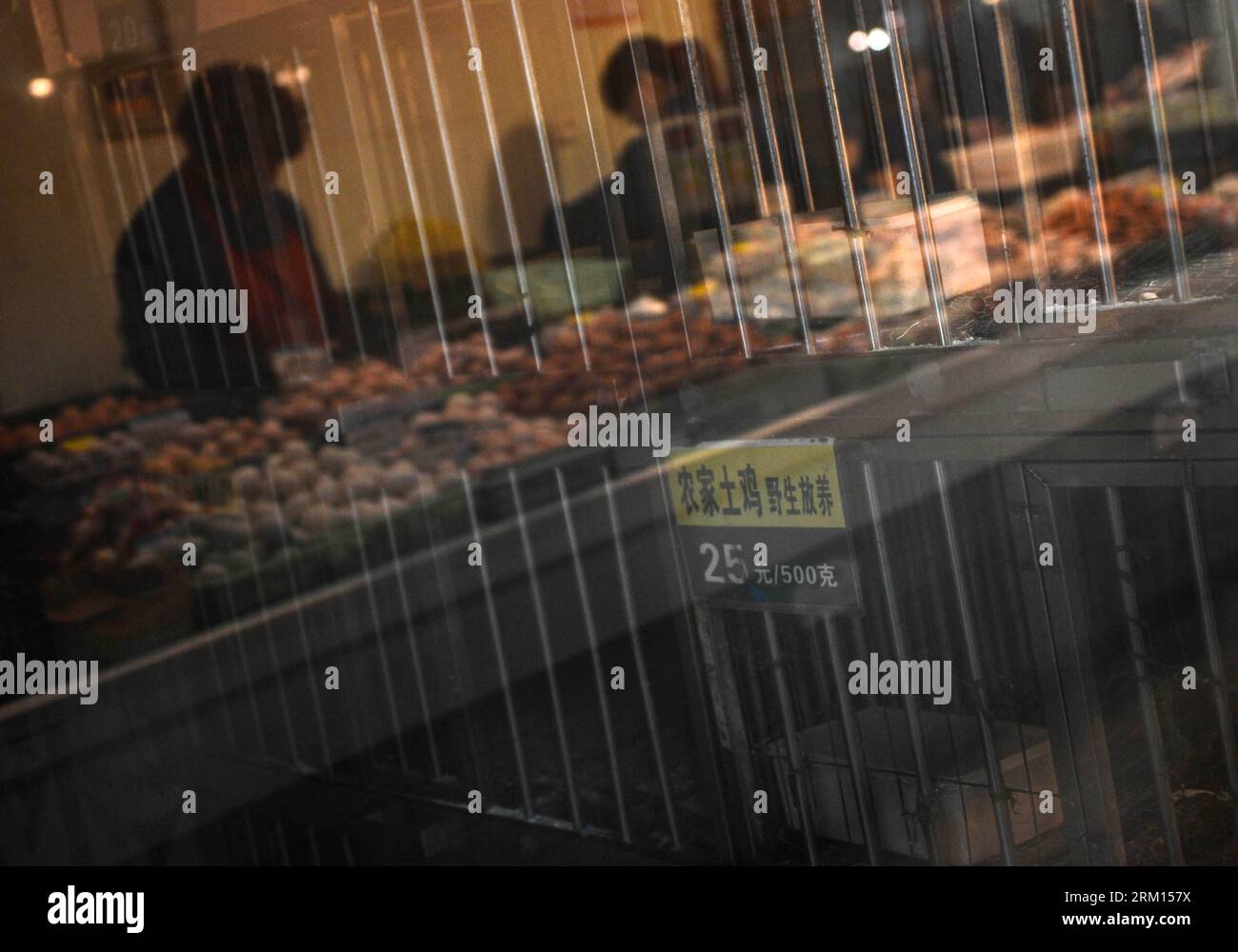 Live bird markets hi-res stock photography and images - Alamy