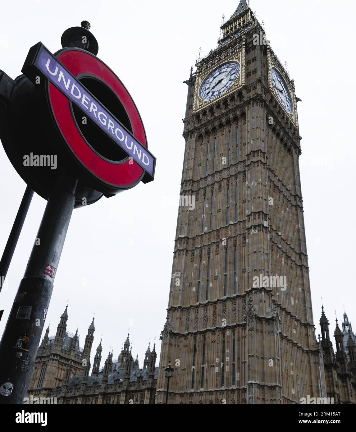 London Underground sign and the Tower of Big Ben Stock Photo - Alamy
