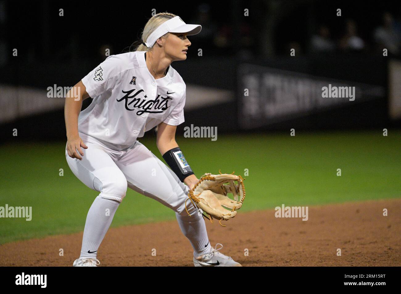 Central Florida infielder Jasmine Williams (1) sets up for a play ...