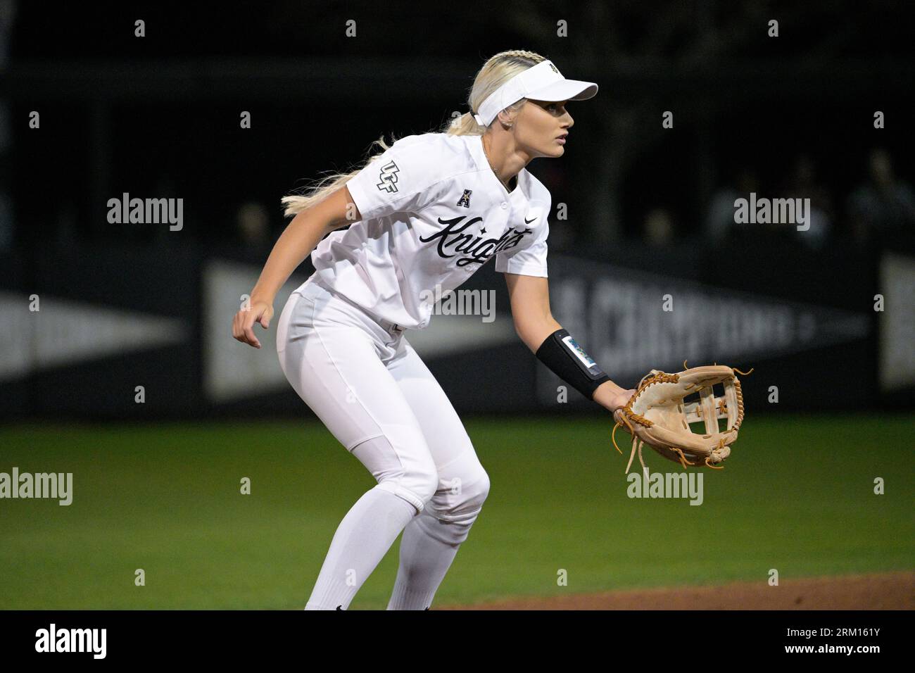 Central Florida infielder Jasmine Williams (1) sets up for a play ...