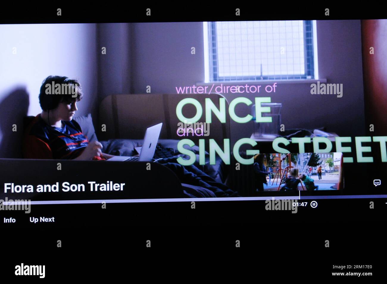 Families watching tv in the uk hi-res stock photography and images - Alamy