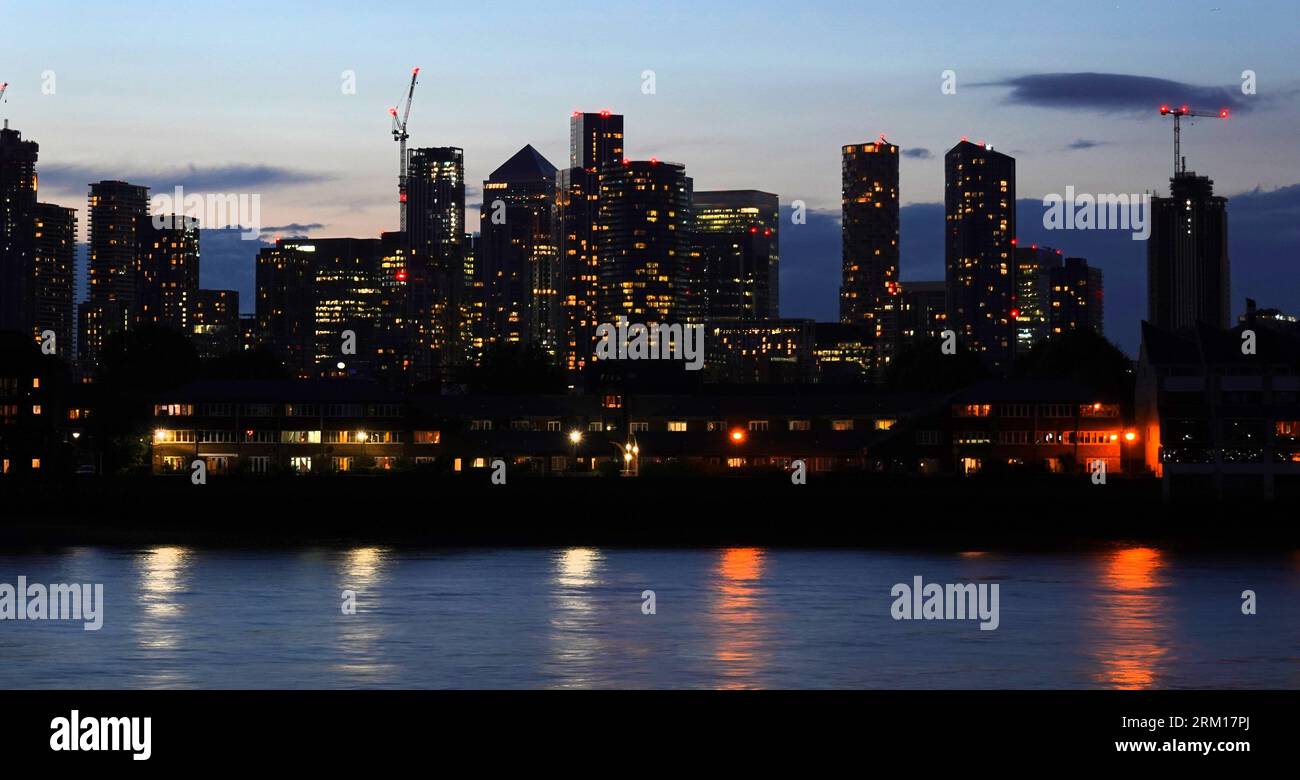 London skyline at dusk Stock Photo - Alamy
