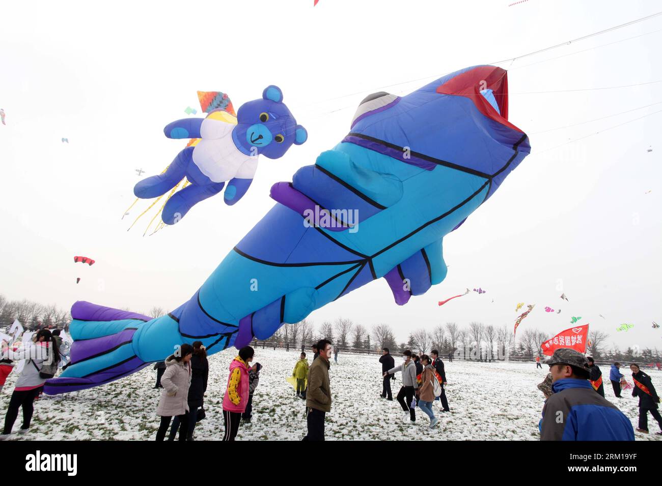 International kite festival china hi-res stock photography and images ...