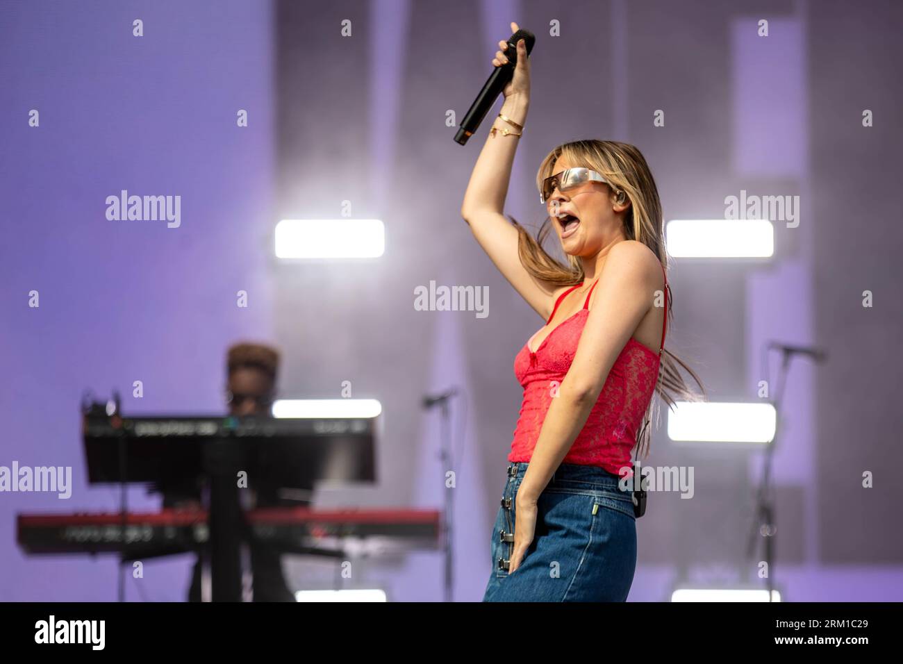 Mimi webb live concert hi-res stock photography and images - Alamy