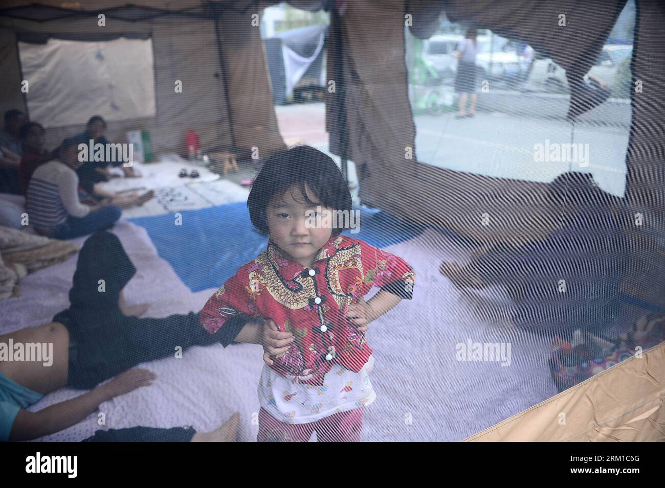 Zelt mädchen hi-res stock photography and images - Alamy