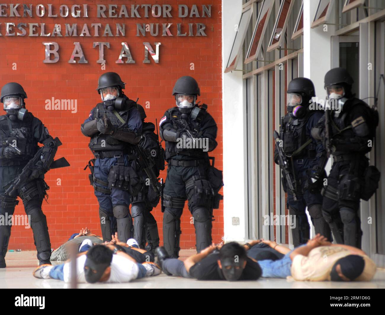 Anti terrorism squad hi-res stock photography and images - Alamy