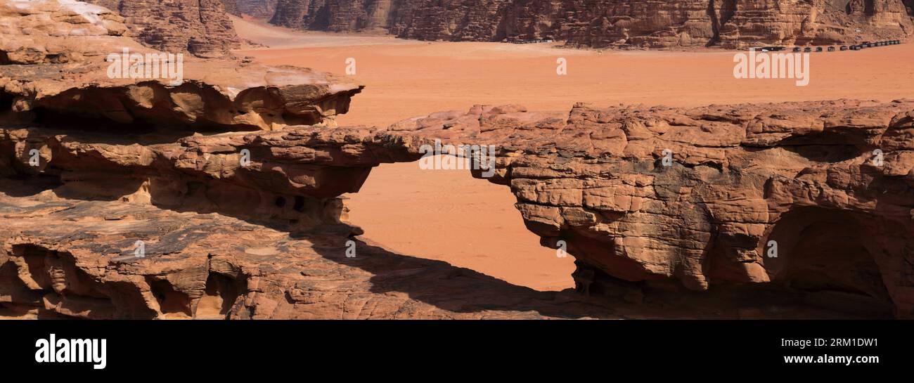 The Little Rock bridge (Raqabat al Wadak), Wadi Rum, Unesco World ...