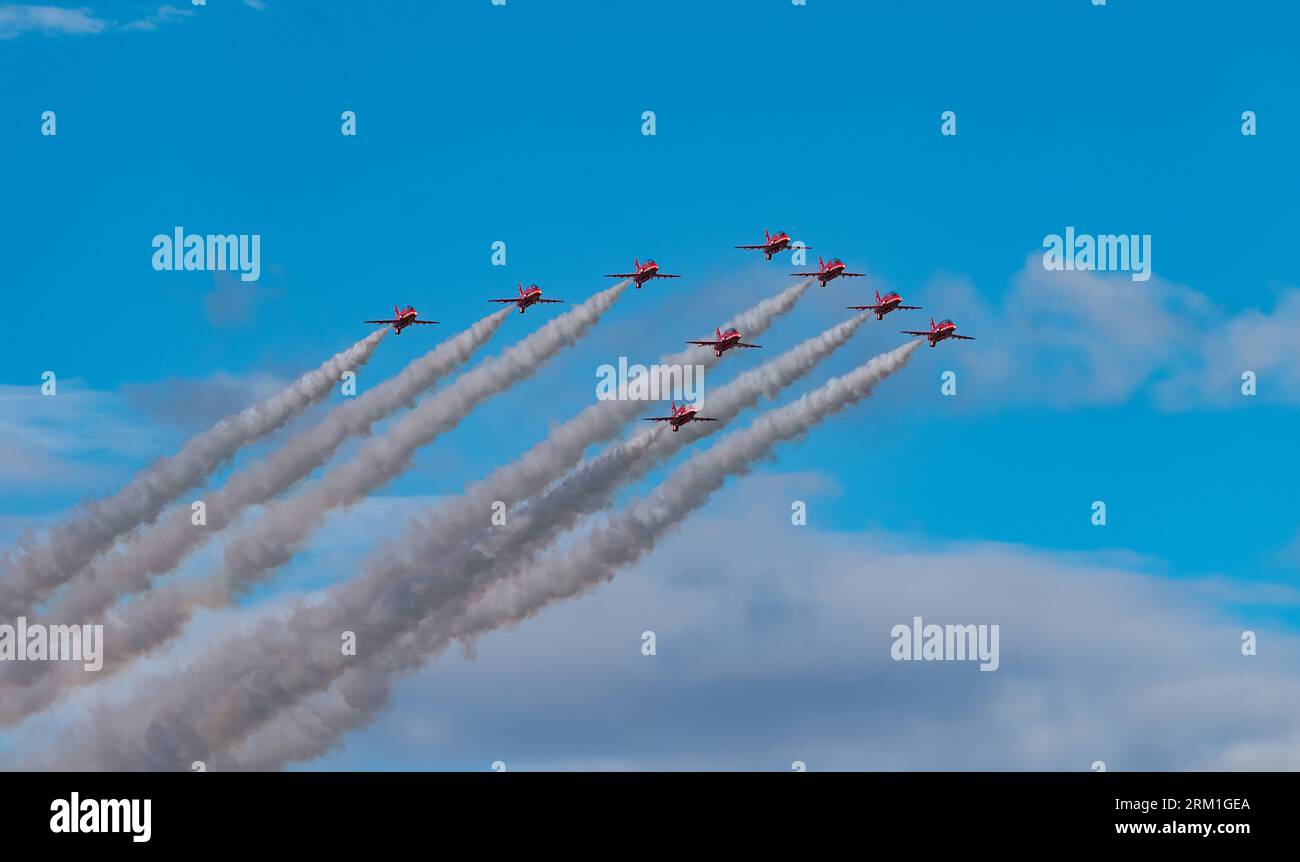 Red Arrows RAF Royal Air Force Aerobatics Display Team aeroplanes ...