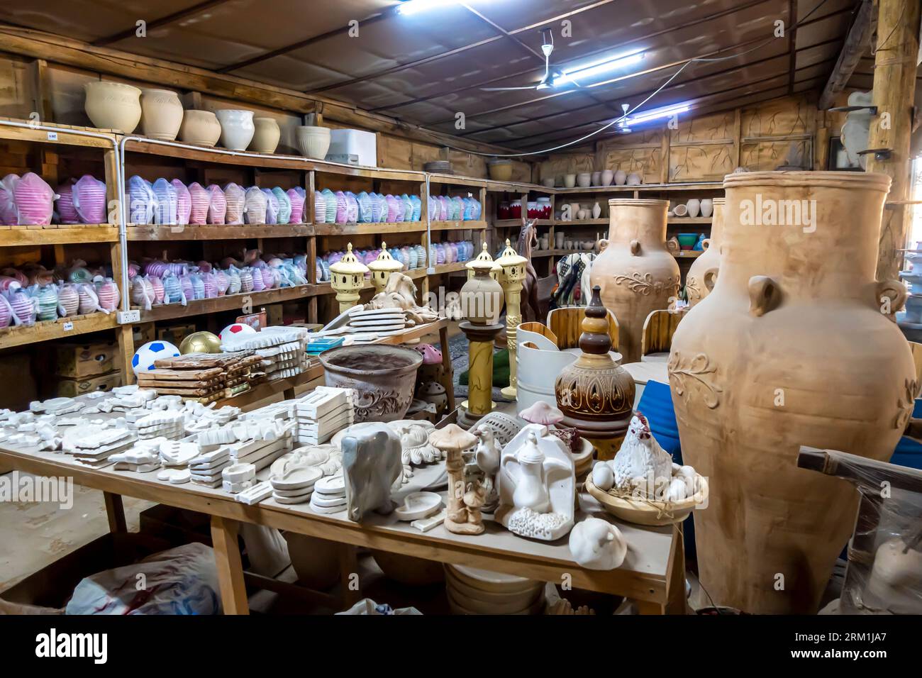A'ali Pottery Workshop - alshugel pottery Bahrain Stock Photo - Alamy