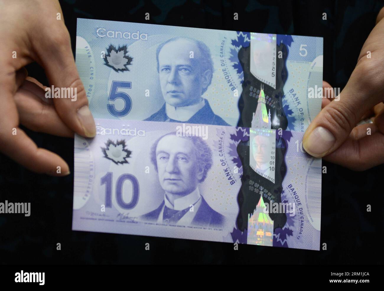 Canada 5 dollar note hi-res stock photography and images - Alamy