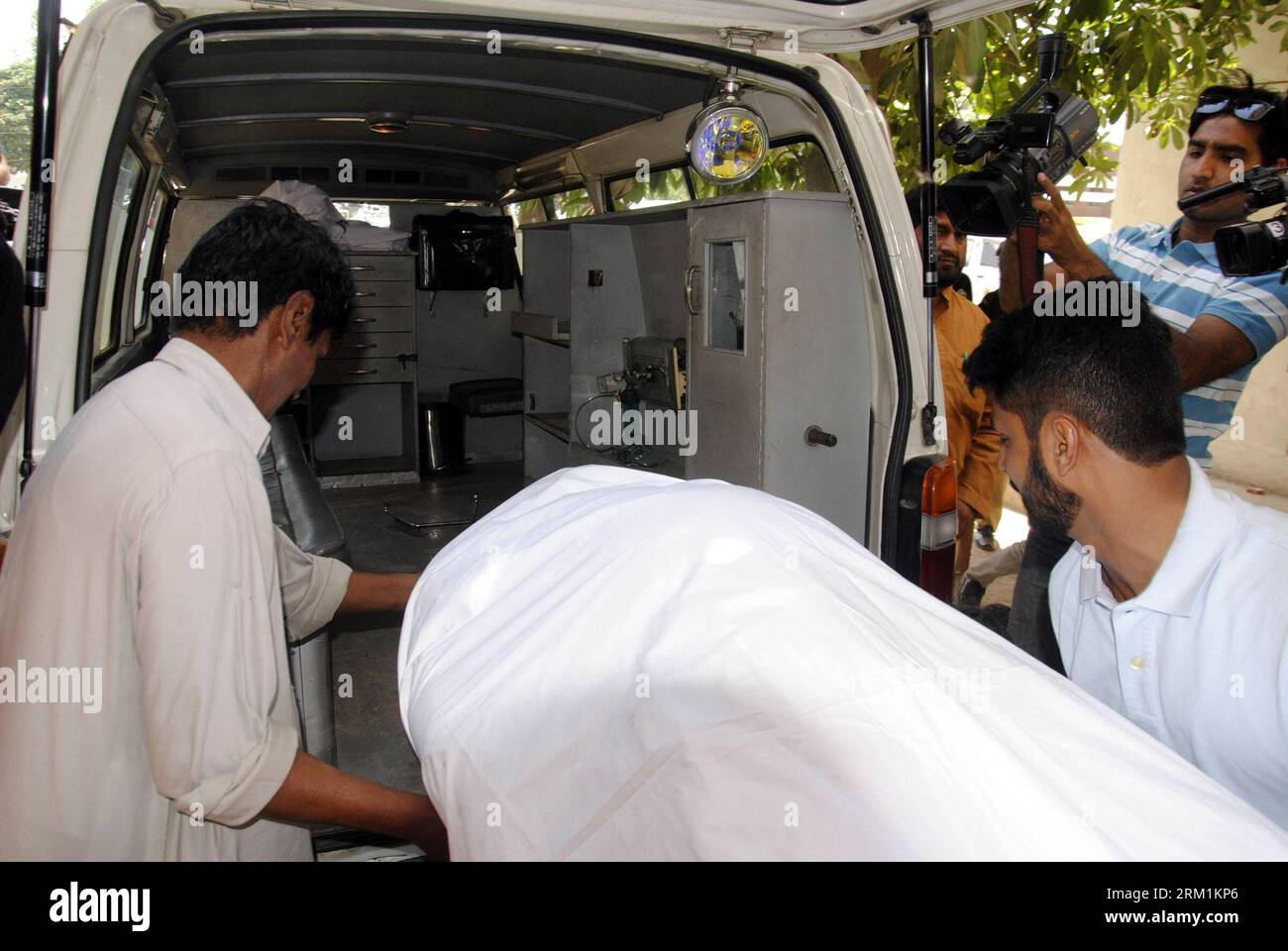 Indian staff in ambulance hi-res stock photography and images - Alamy