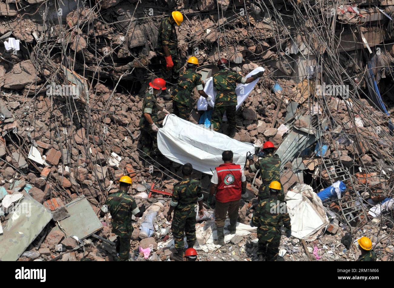 Building collapse at savar hi-res stock photography and images - Alamy