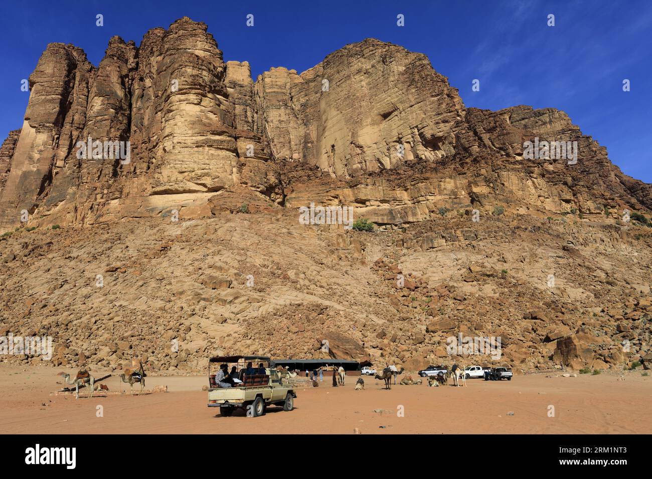 Tourists at Lawrence's Spring, Wadi Rum, Jordan, Middle East Stock ...