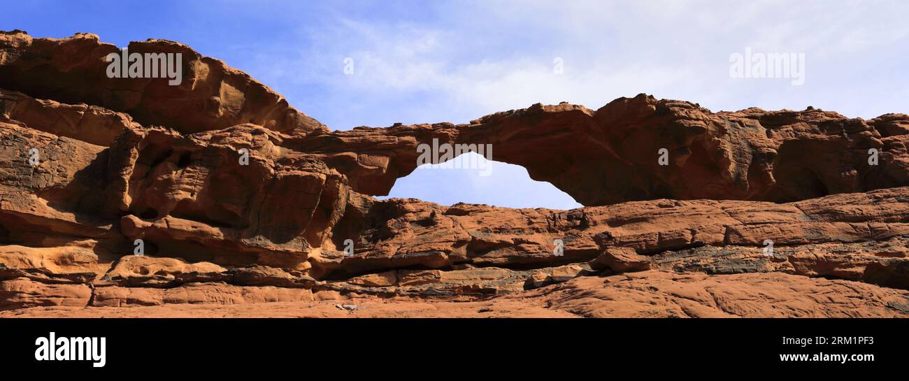 The Little Rock bridge (Raqabat al Wadak), Wadi Rum, Unesco World ...