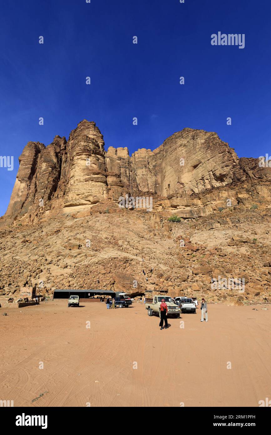 Tourists at Lawrence's Spring, Wadi Rum, Jordan, Middle East Stock ...