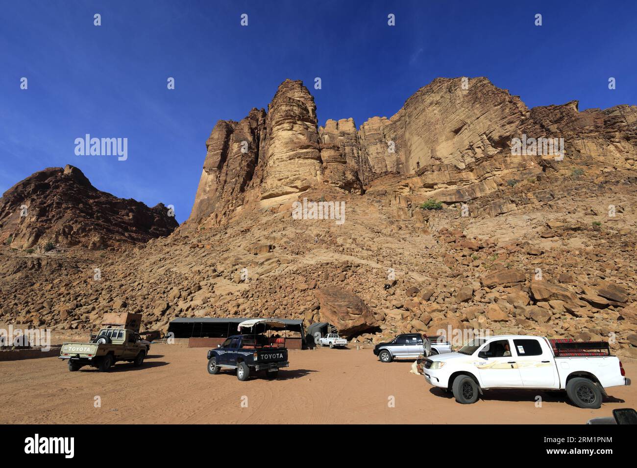 Tourists at Lawrence's Spring, Wadi Rum, Jordan, Middle East Stock ...