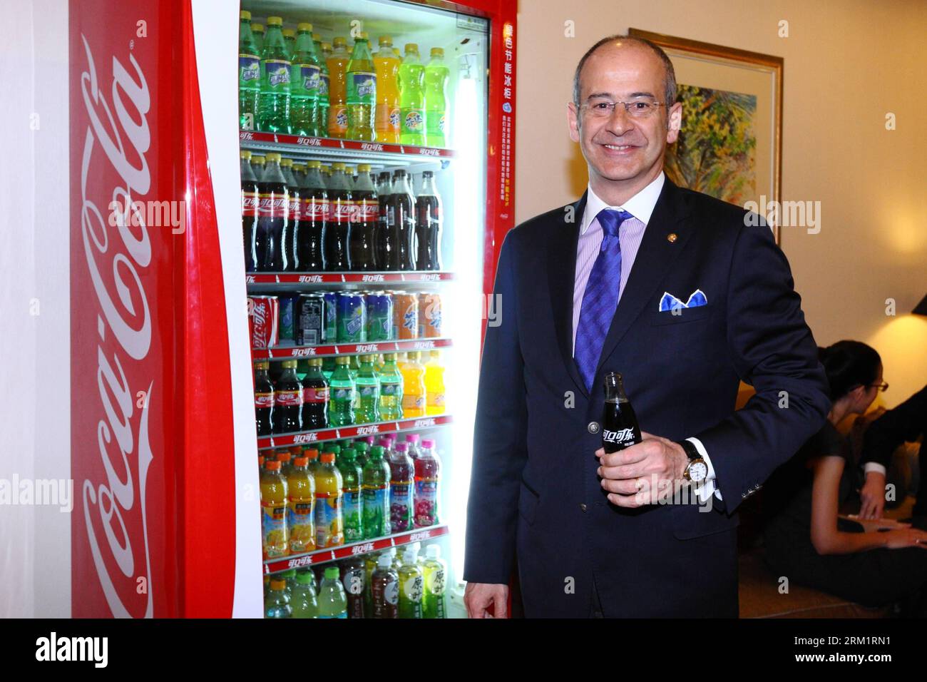 Coca cola china vending hi-res stock photography and images - Alamy