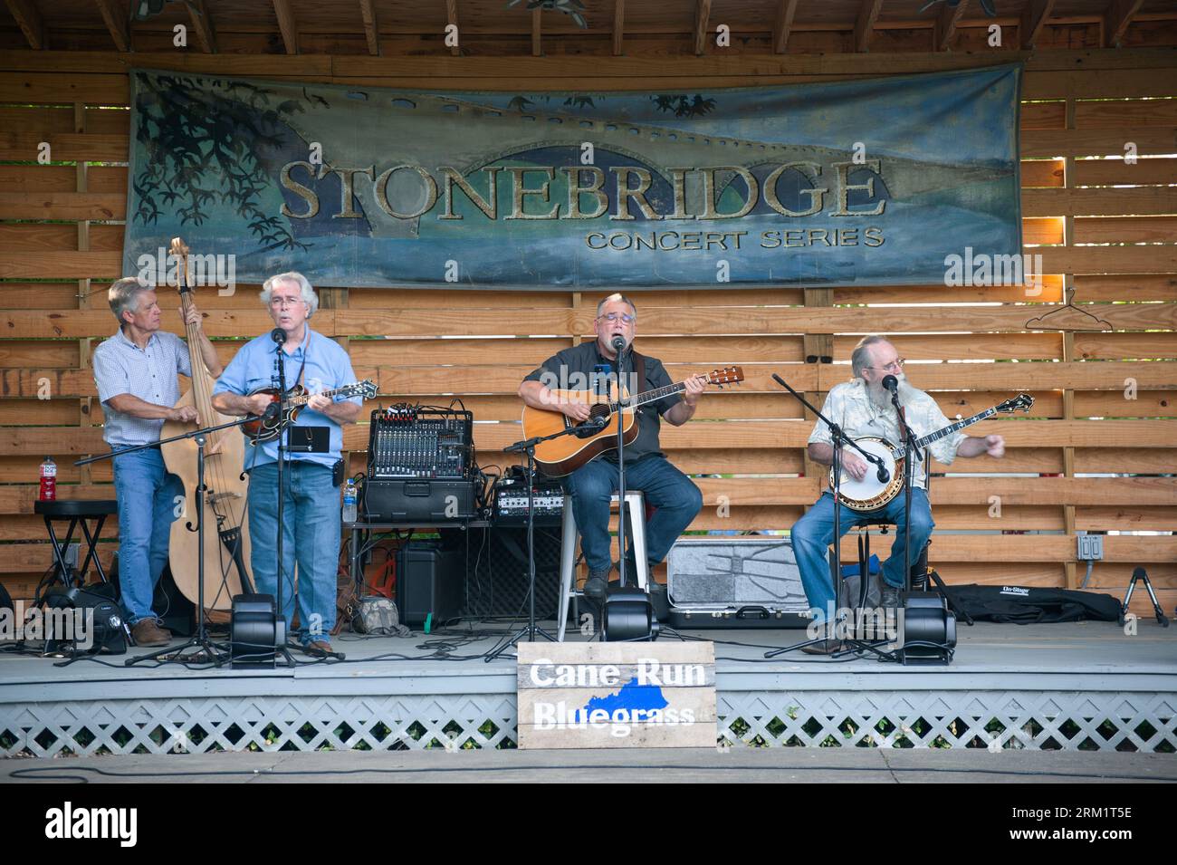 Bluegrass band hi-res stock photography and images - Alamy