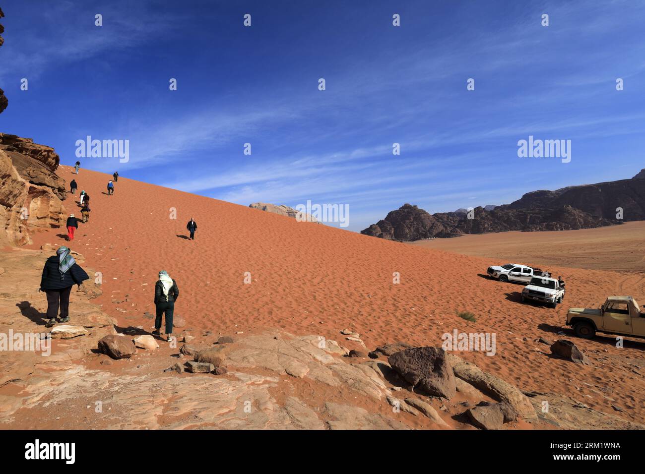 Desert trekking tourists middle east hi-res stock photography and ...