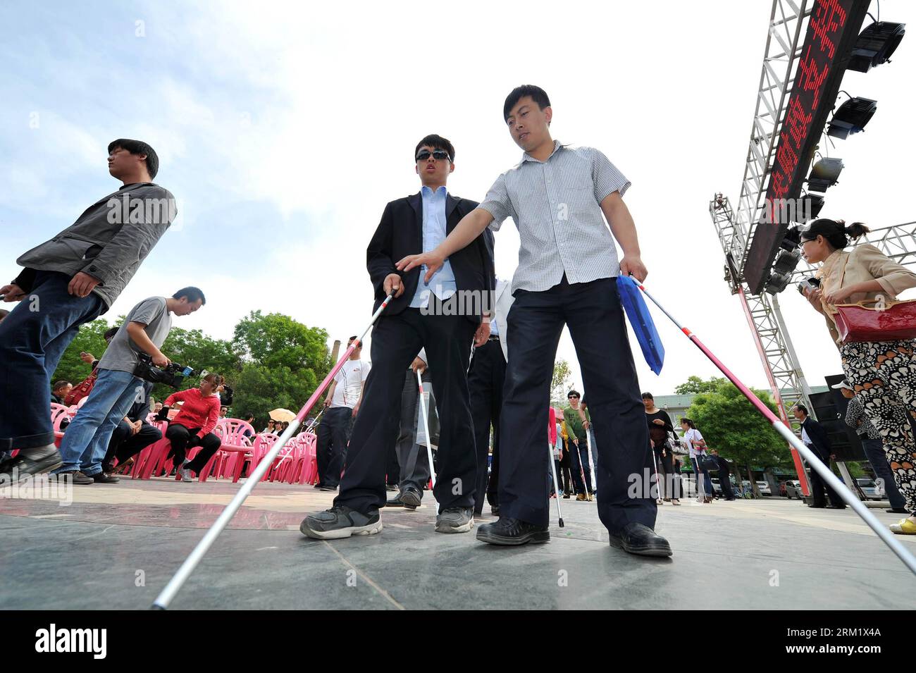 Helping a blind man hi-res stock photography and images - Alamy