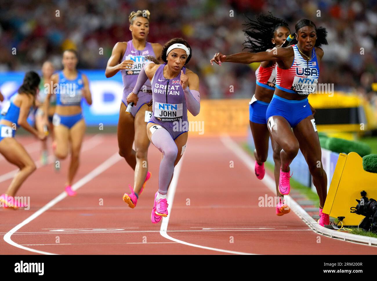 Great Britain's Yemi Mary John runs alongside USA's Alexis Holmes as ...