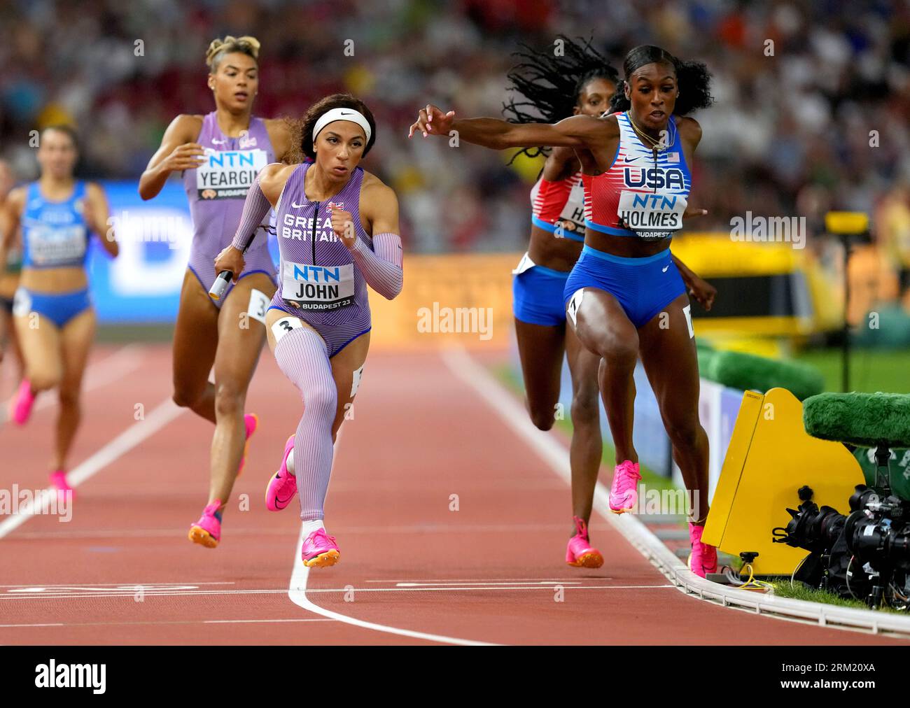 Great Britain's Yemi Mary John runs alongside USA's Alexis Holmes as ...