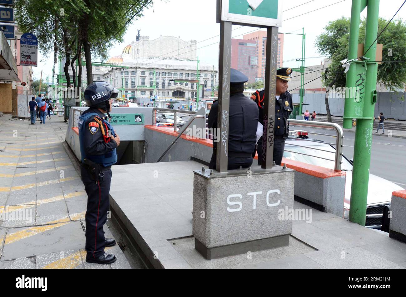 Explosive device system hi-res stock photography and images - Alamy