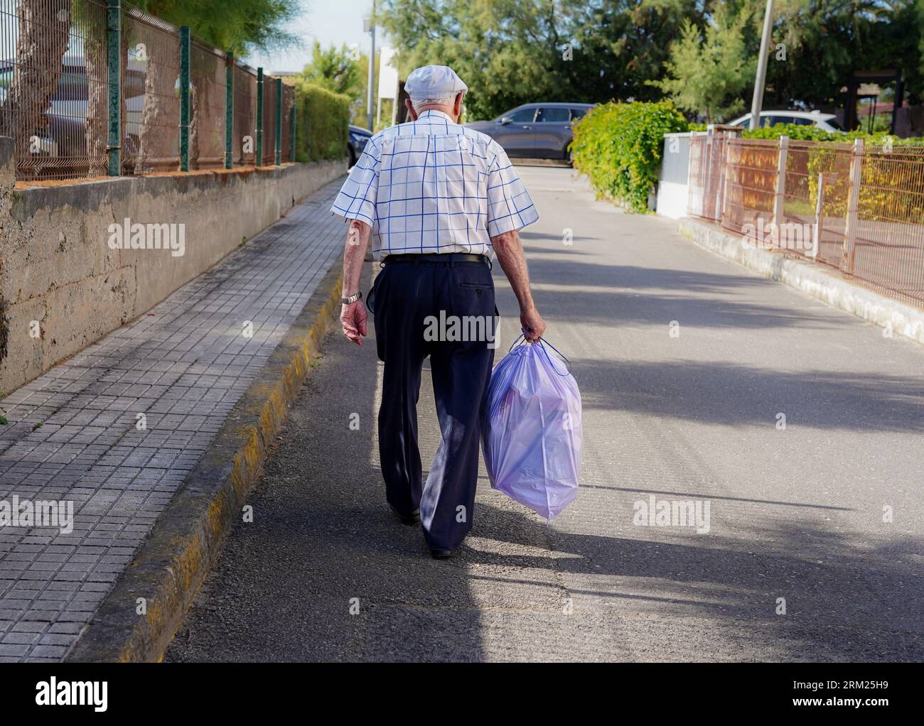 Man carrying trash bag hi-res stock photography and images - Alamy