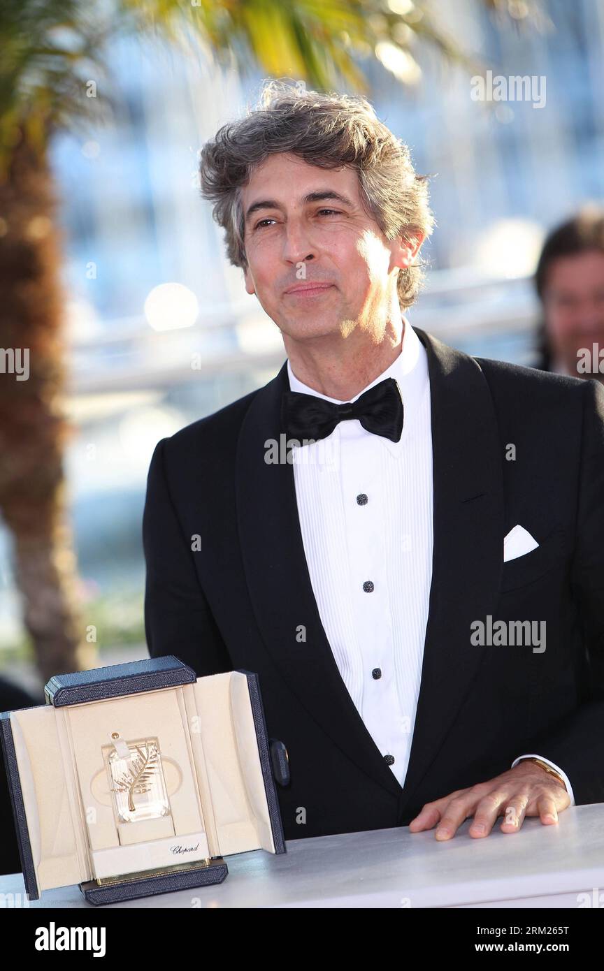 (130526) -- CANNES, May 26, 2012 (Xinhua) -- U.S. director Alexander ...