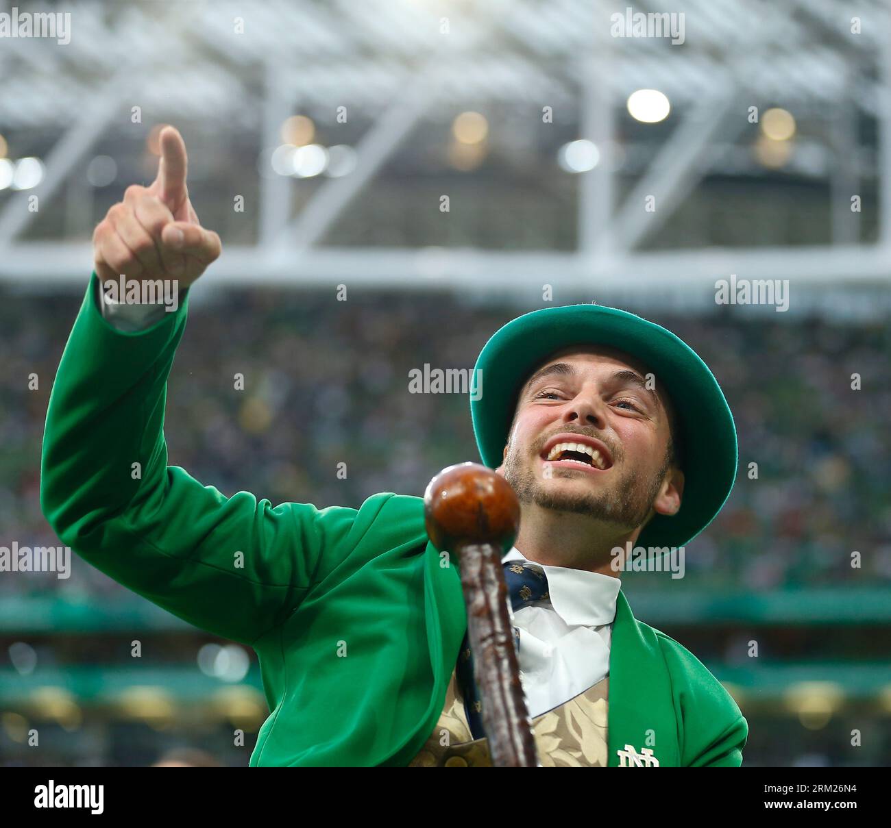 Notre dame stadium crowd hi-res stock photography and images - Alamy