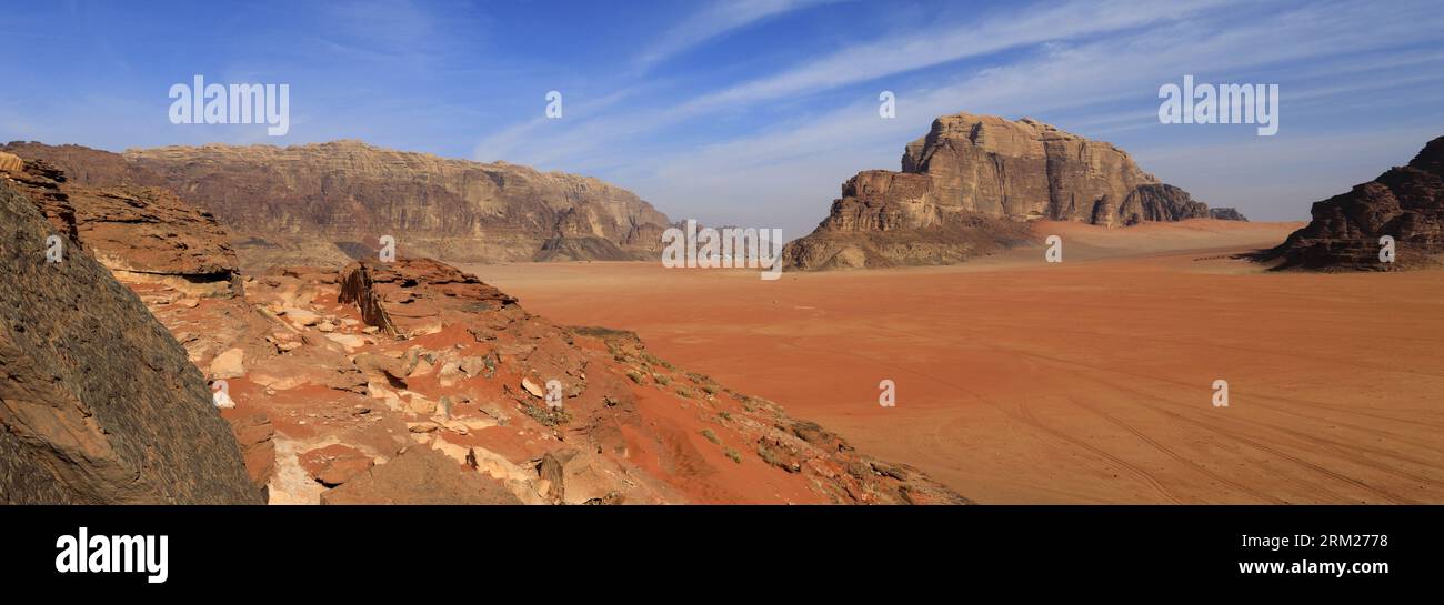 Overview of the Jebel Umm Al Ishrin rock, Wadi Rum, Unesco World ...