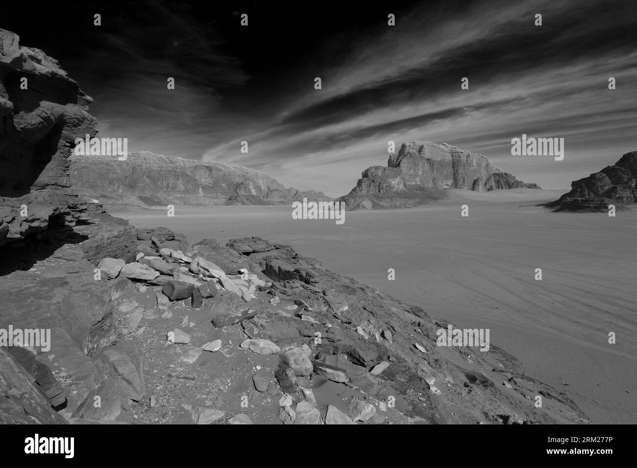 Overview of the Jebel Umm Al Ishrin rock, Wadi Rum, Unesco World ...