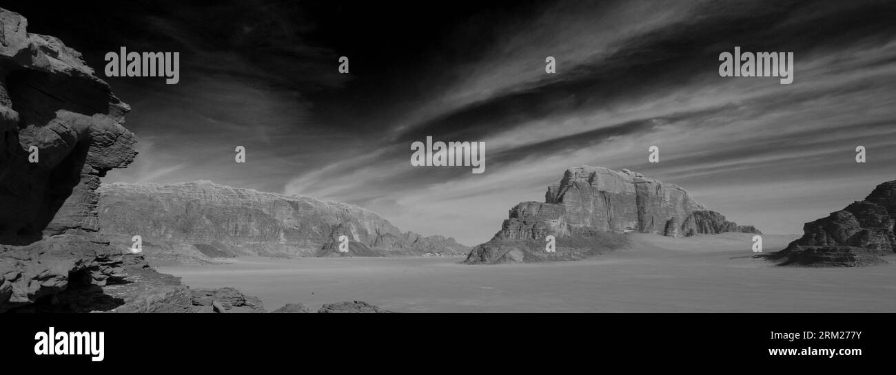 Overview of the Jebel Umm Al Ishrin rock, Wadi Rum, Unesco World ...