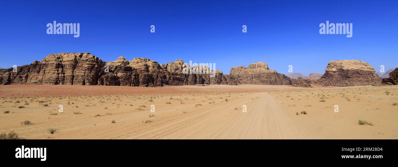 Overview of the desert at Wadi Rum, Unesco World Heritage Site, Jordan ...