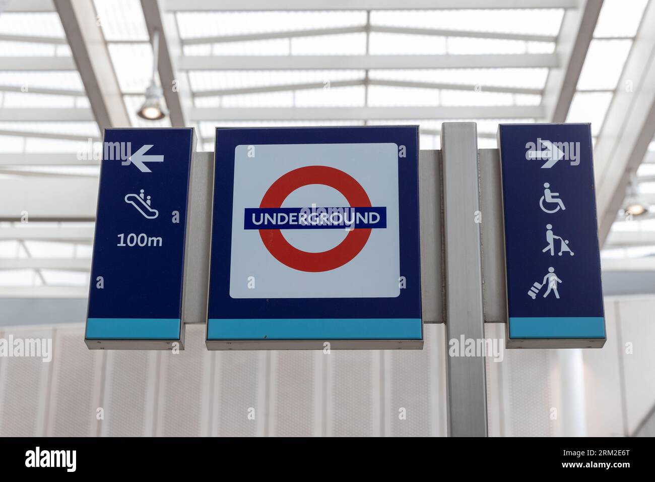 An underground sign in a London station Stock Photo - Alamy
