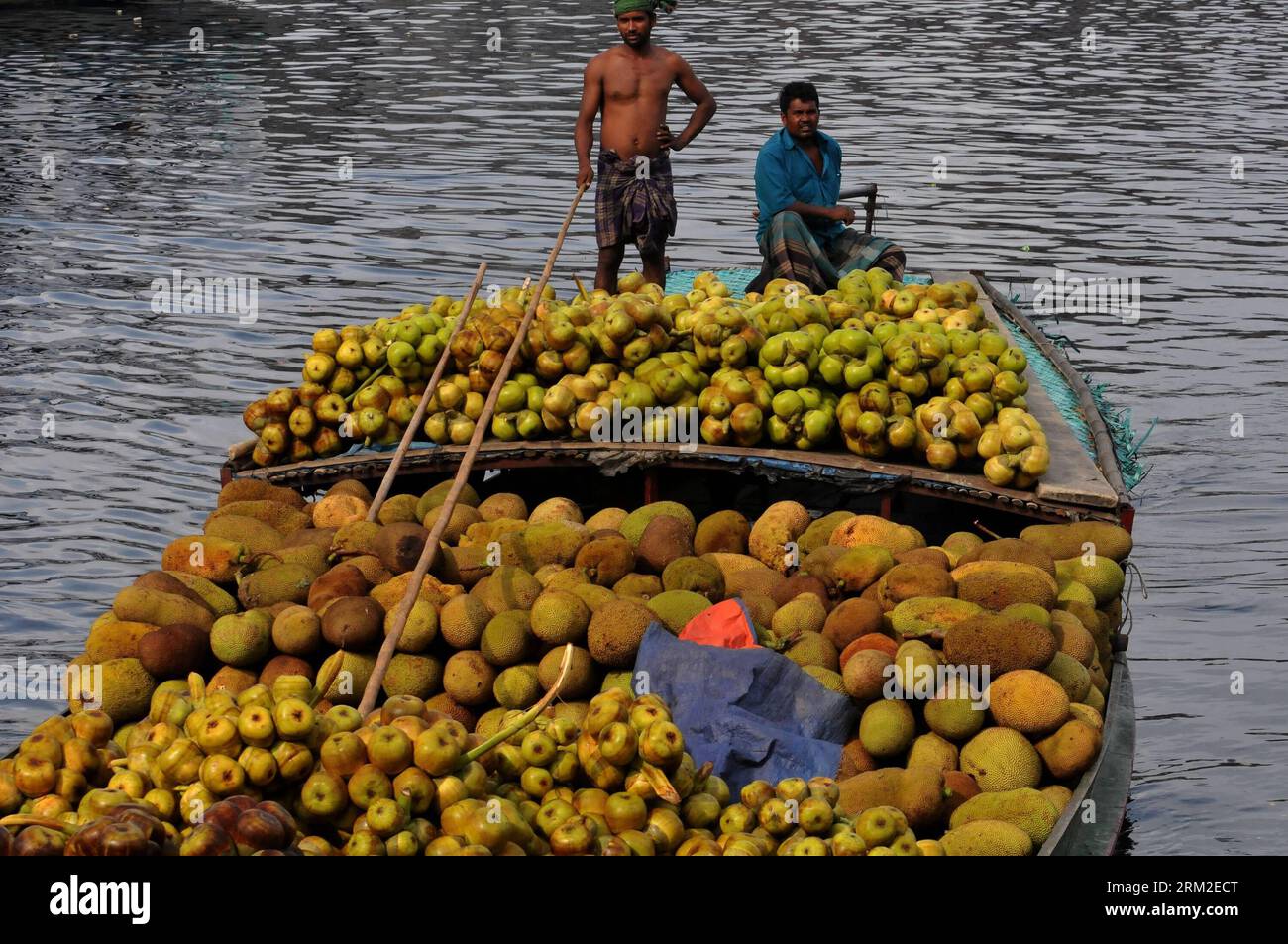 Transport of fruits in a boat hi-res stock photography and images - Alamy