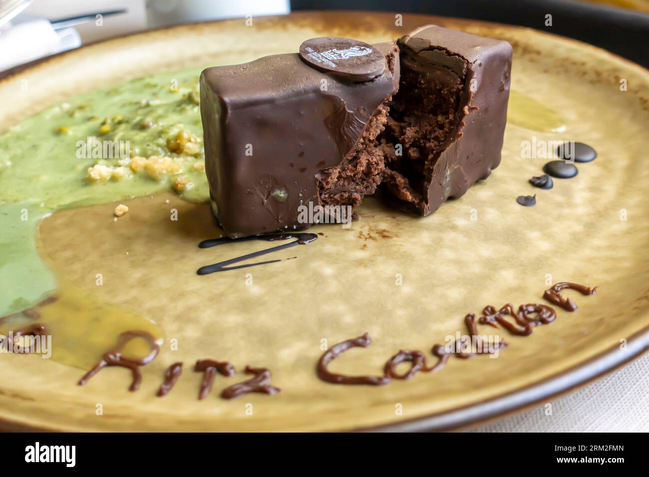Signature cake hotel hi-res stock photography and images - Alamy