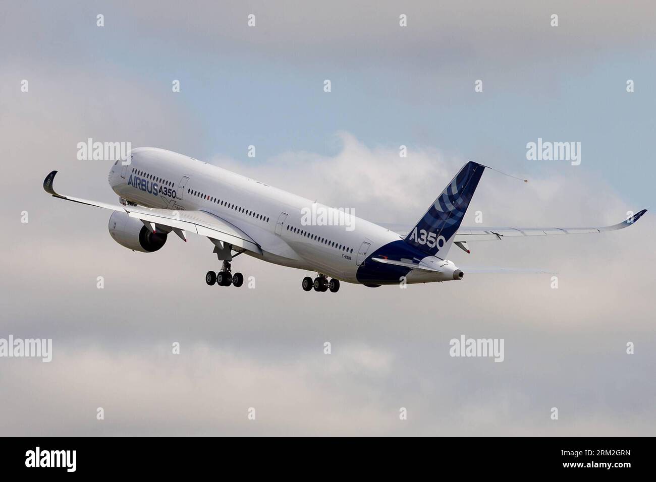 Wide body plane hi-res stock photography and images - Alamy